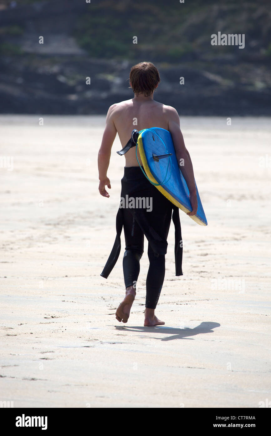 Surfer Carrying Surfboard at Newquay Stock Photo - Alamy
