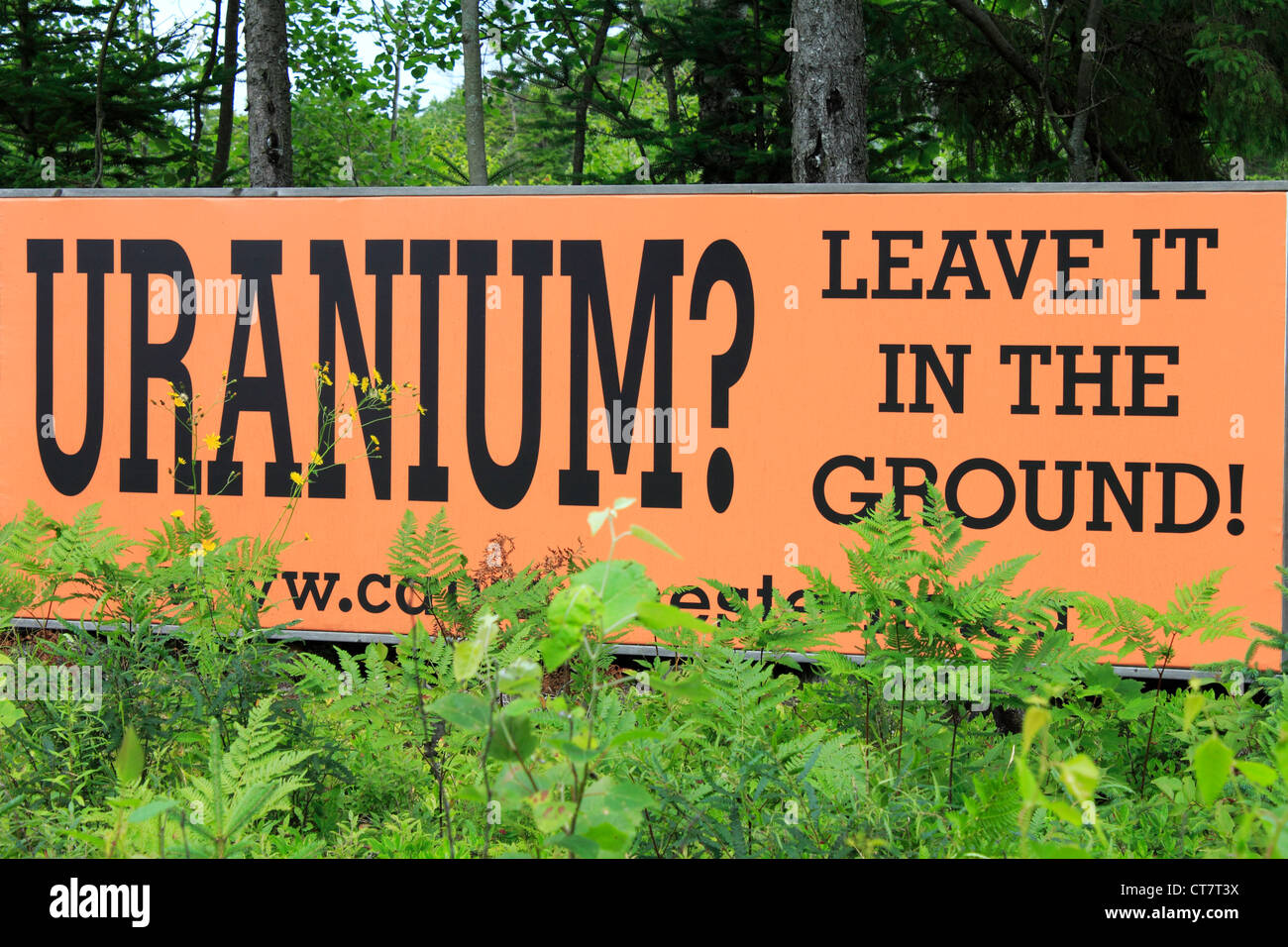 Sign warning about uranium mine hi-res stock photography and images - Alamy