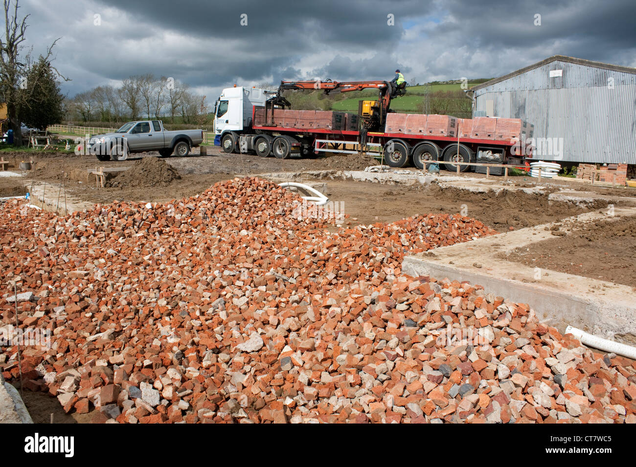 Lorry delivering hi-res stock photography and images - Alamy