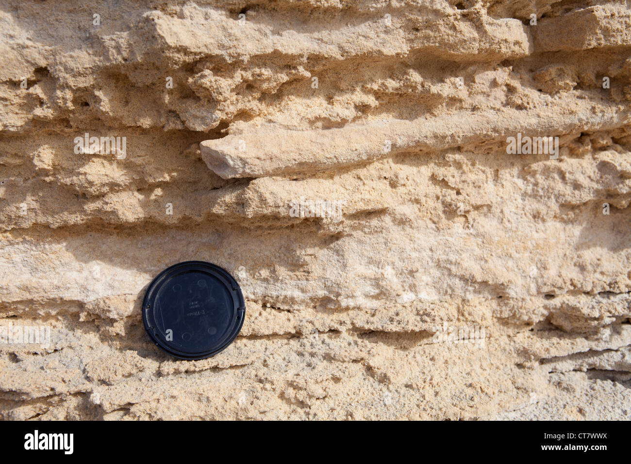 Cross-stratification in sandstone on a cliff-face on a beach Stock ...