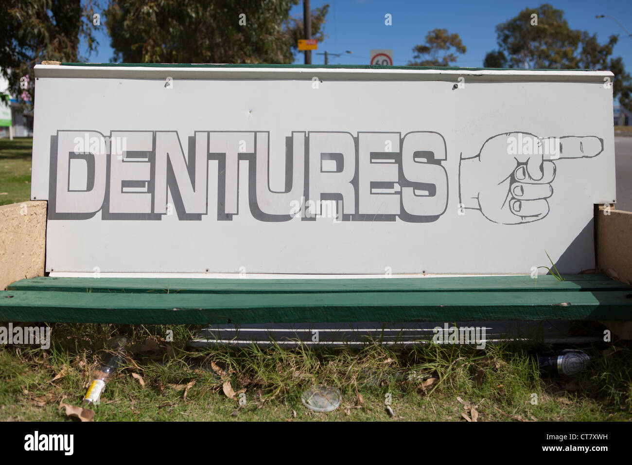 A humorous sign directing you to the dentist Stock Photo - Alamy