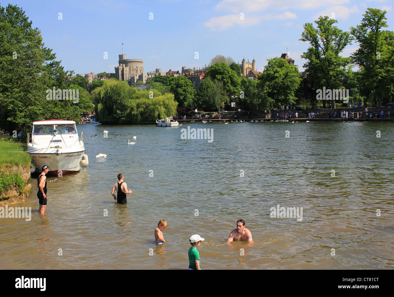 England Berkshire Windsor Riverside view of the Thames at Windsor ...