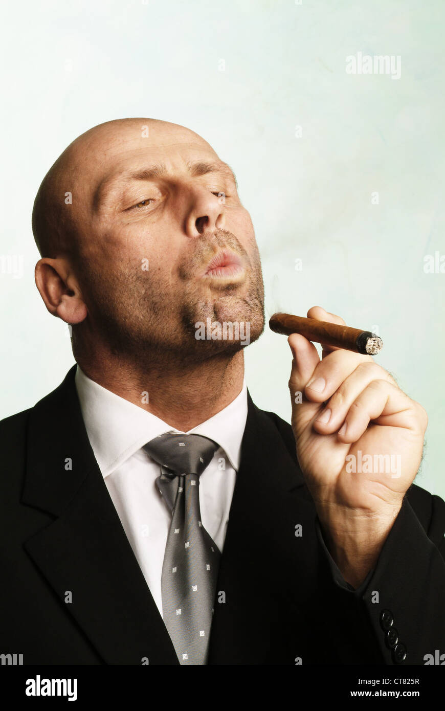 Man cigar status symbol hi-res stock photography and images - Alamy