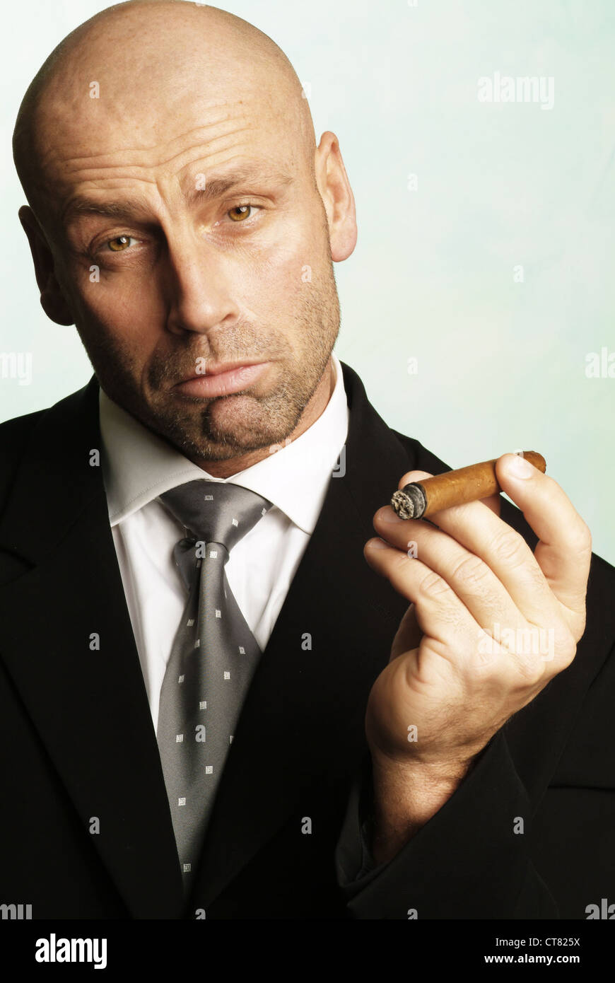 Man cigar status symbol hi-res stock photography and images - Alamy