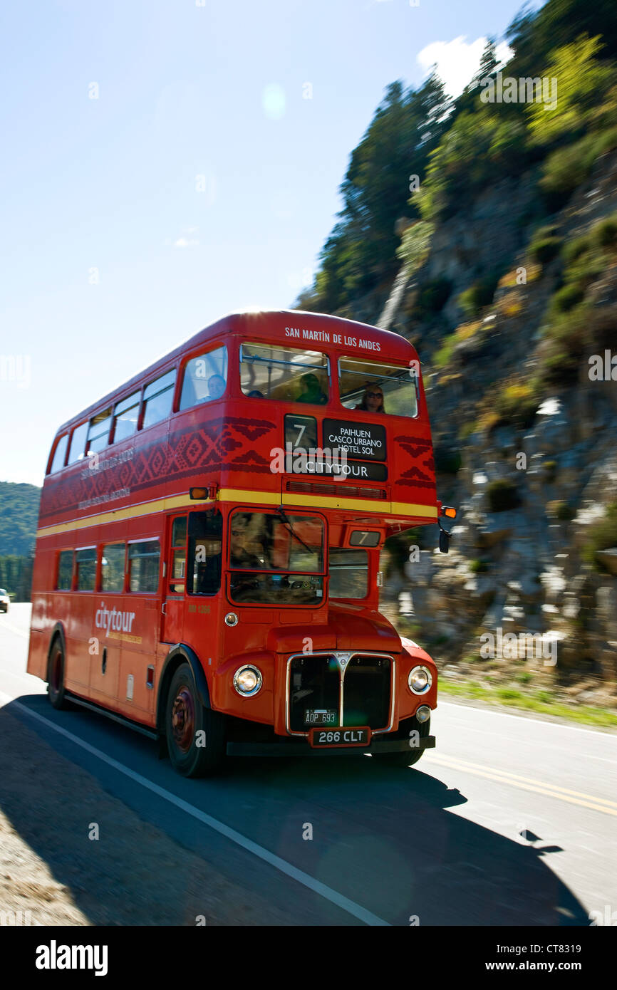 Bus de routemaster hi-res stock photography and images - Alamy