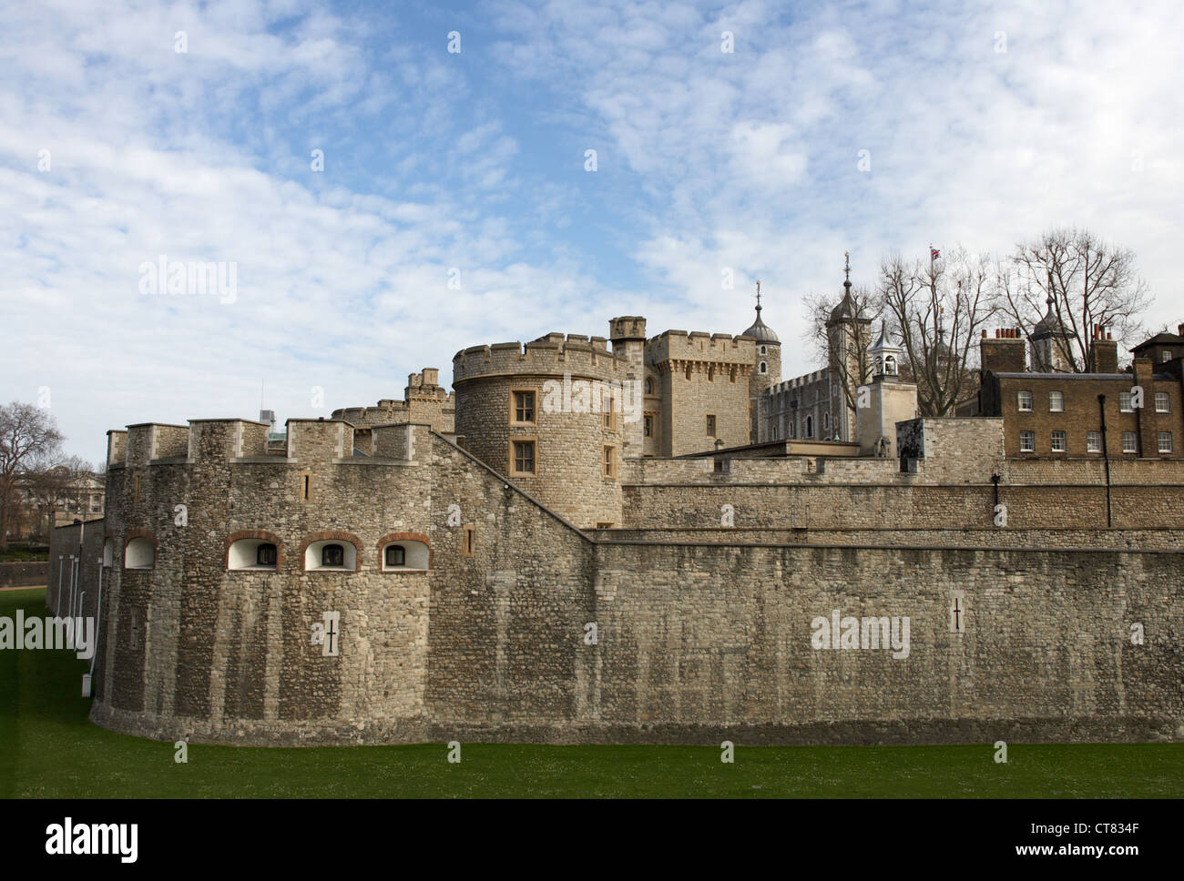 Walls and ramparts tower of london hi-res stock photography and images ...