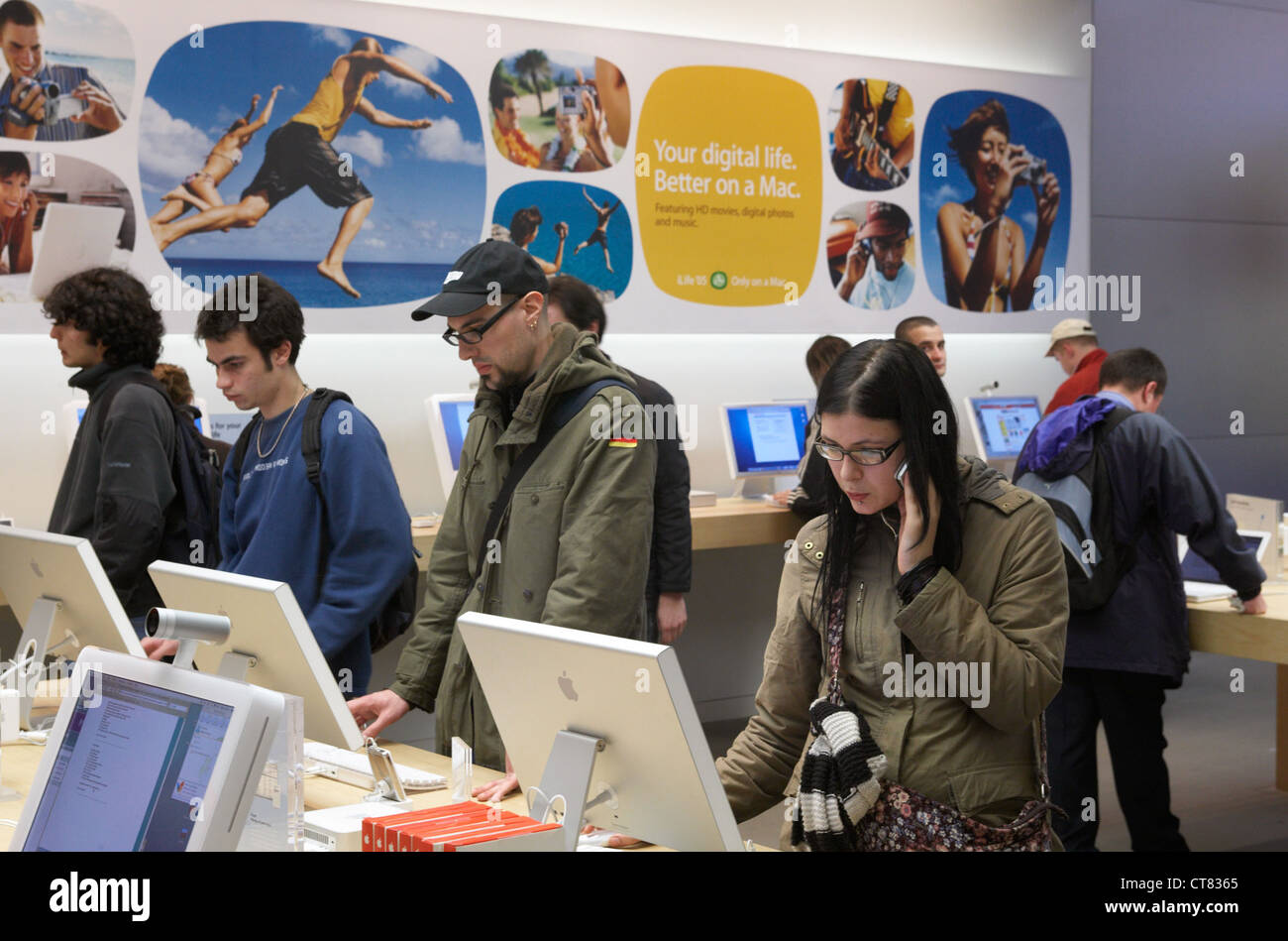 Apple products customers hi-res stock photography and images - Alamy