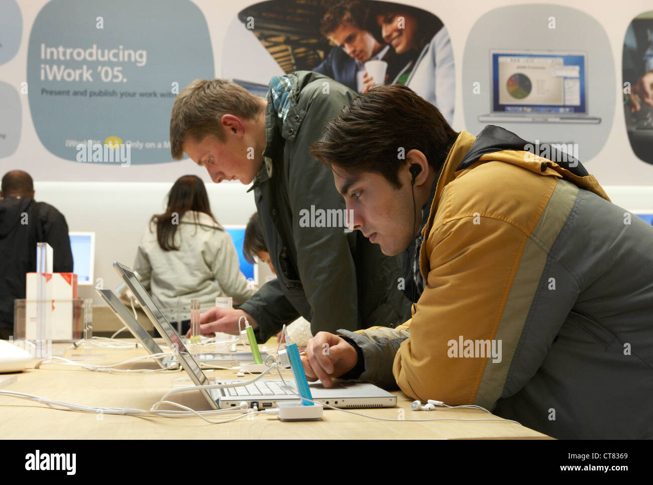 Apple products customers hi-res stock photography and images - Alamy