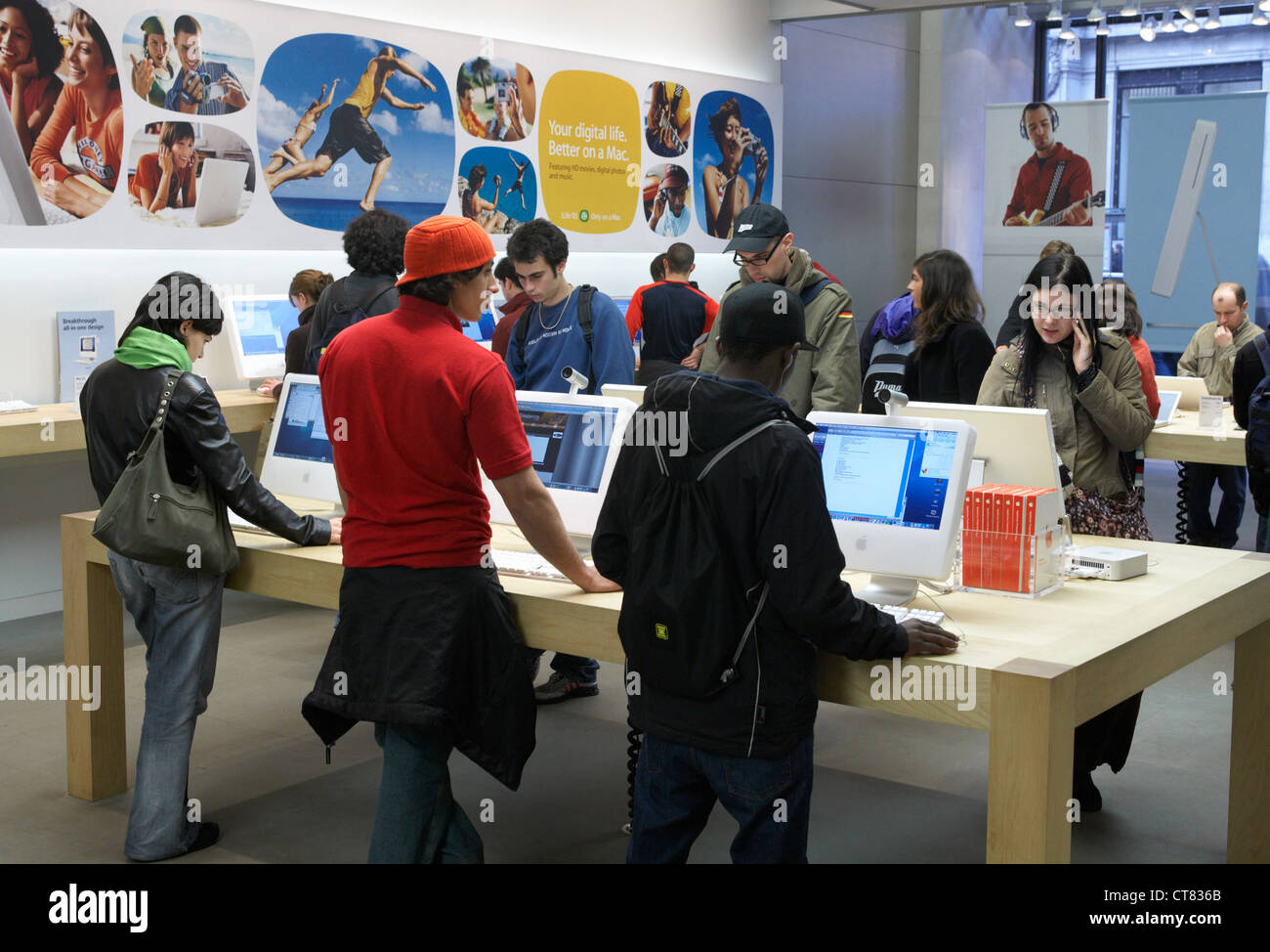 Apple products customers hi-res stock photography and images - Alamy