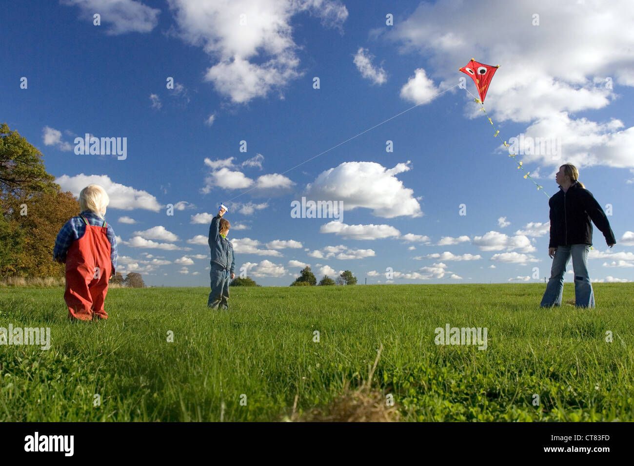 Girls fly kite on hi-res stock photography and images - Alamy