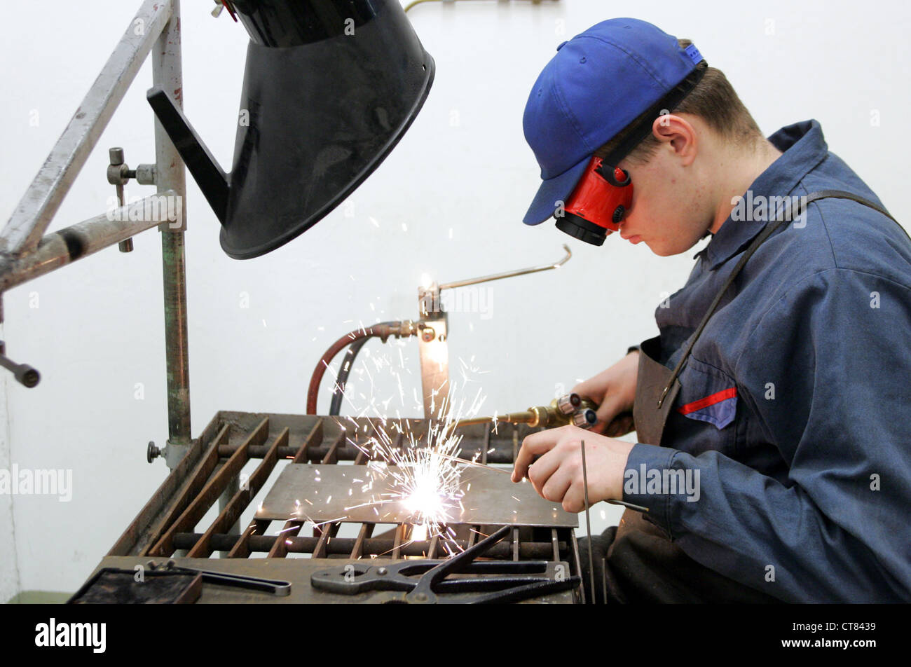 Man welding workpiece hi-res stock photography and images - Alamy