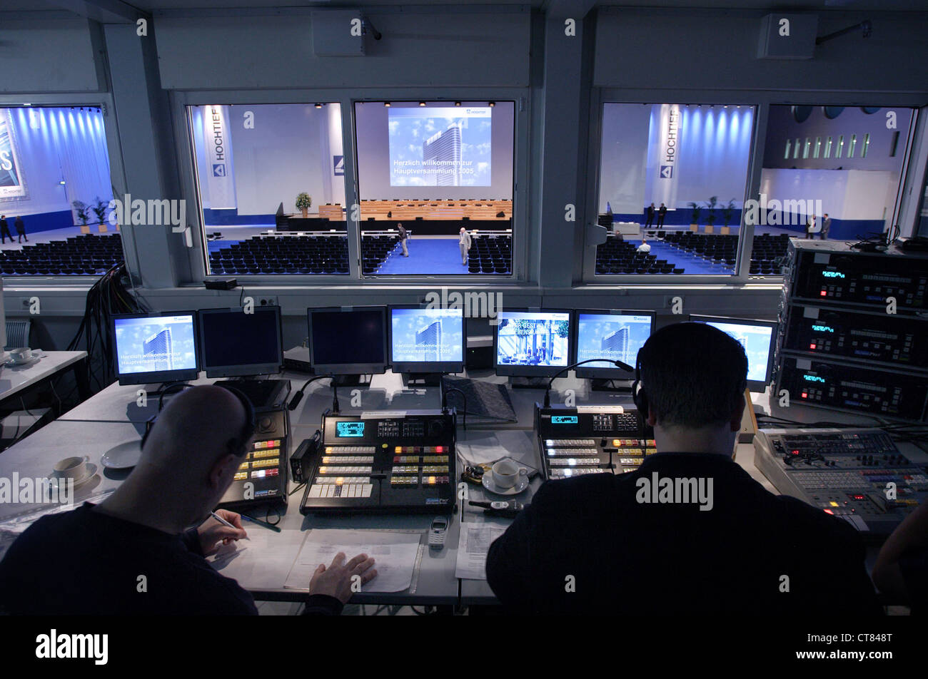 Technical meeting hi-res stock photography and images - Alamy