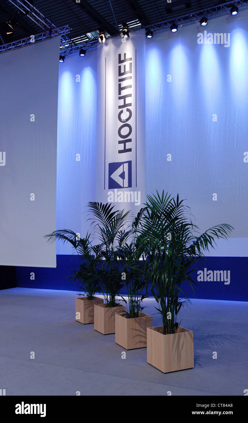 Hochtief logo hi-res stock photography and images - Alamy