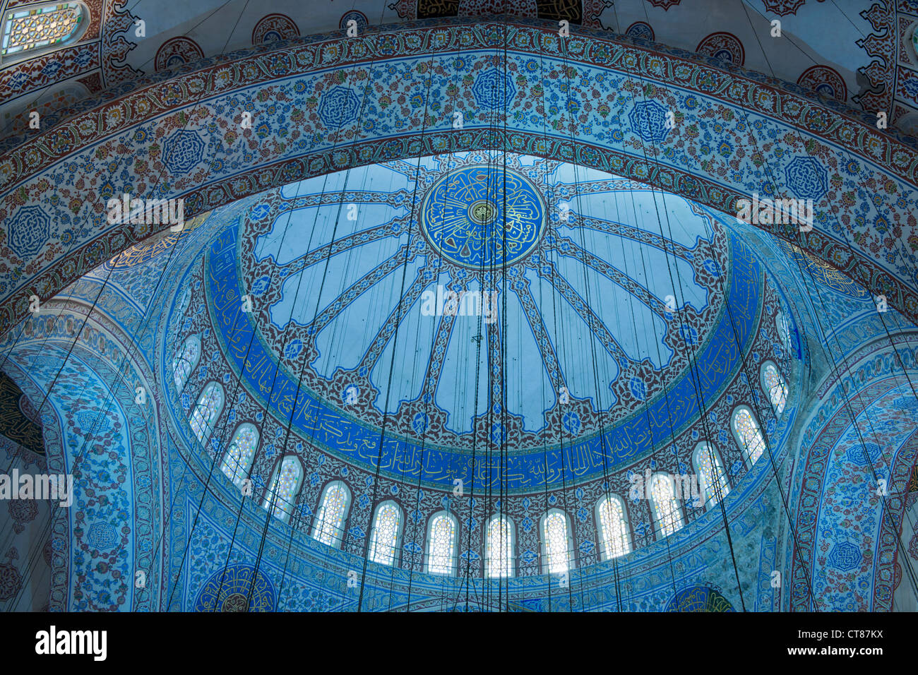 Sultan ahmed moschee blaue moschee innenraum hi-res stock photography ...