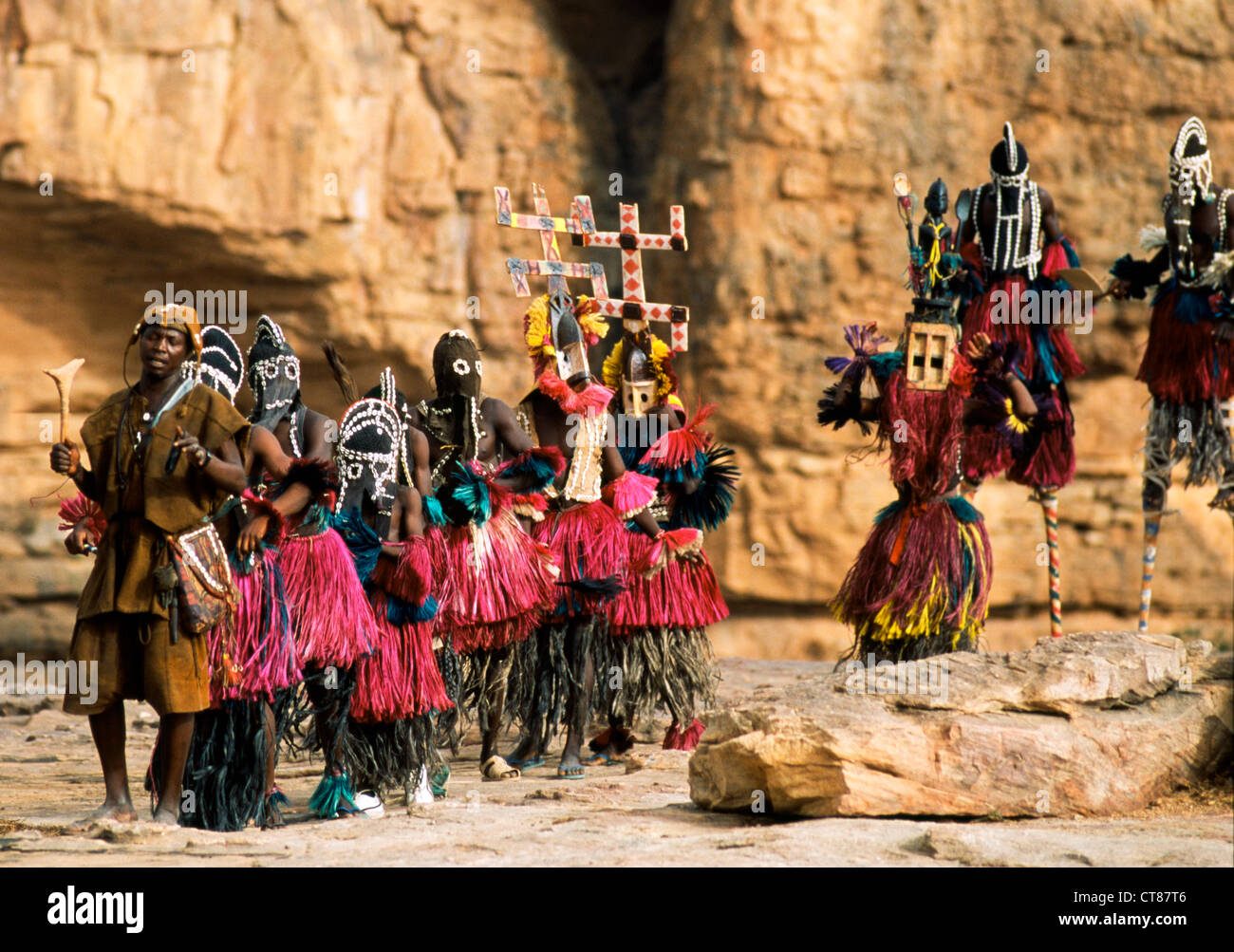 African funeral dance hi-res stock photography and images - Alamy