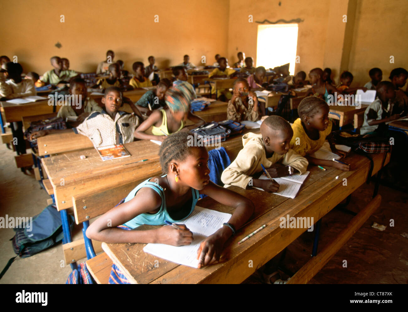 Mali village school hi-res stock photography and images - Alamy
