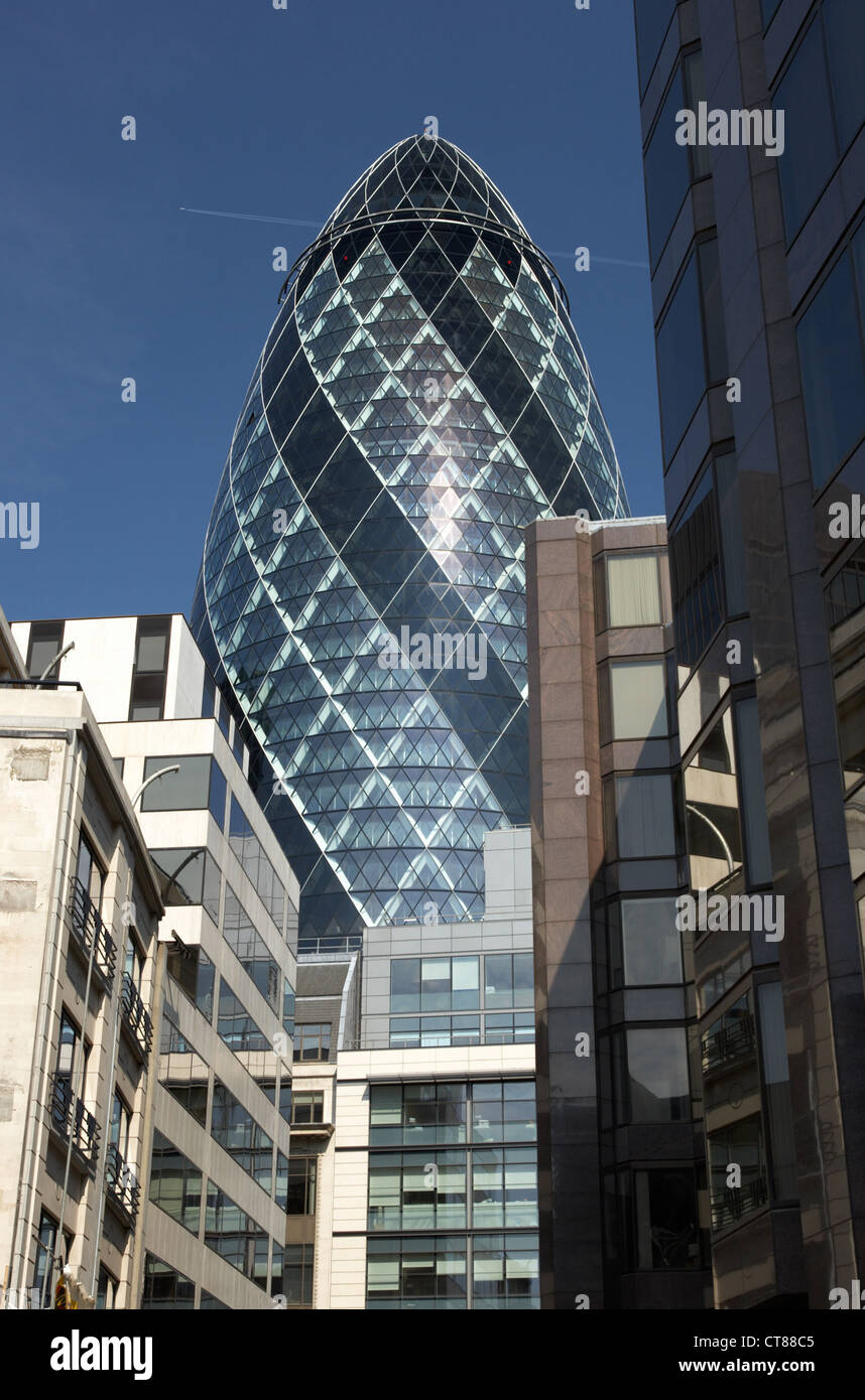 London - The futuristic high-rise building of Swiss Re Stock Photo - Alamy