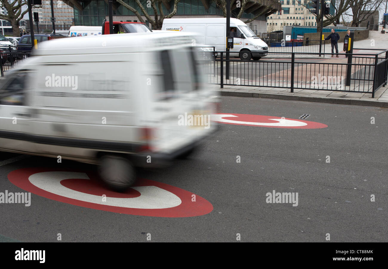 Congestion charge logo hi-res stock photography and images - Alamy
