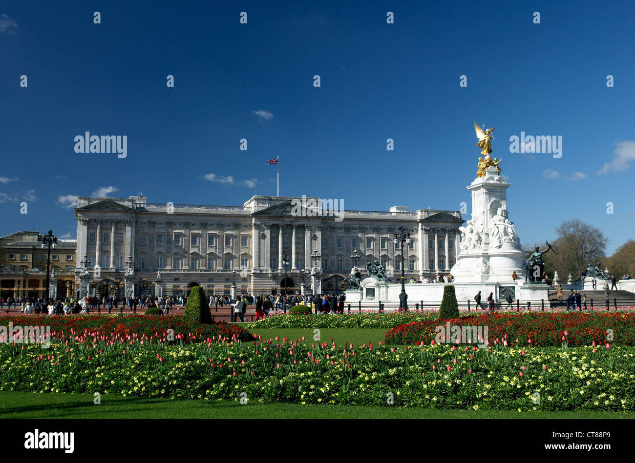 Buckingham palace victoria memorial london hi-res stock photography and images - Alamy