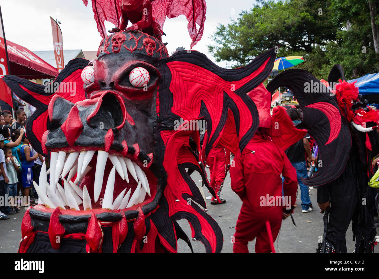 'Whipping Devils' patrol the streets during the Panamanian Carnival ...