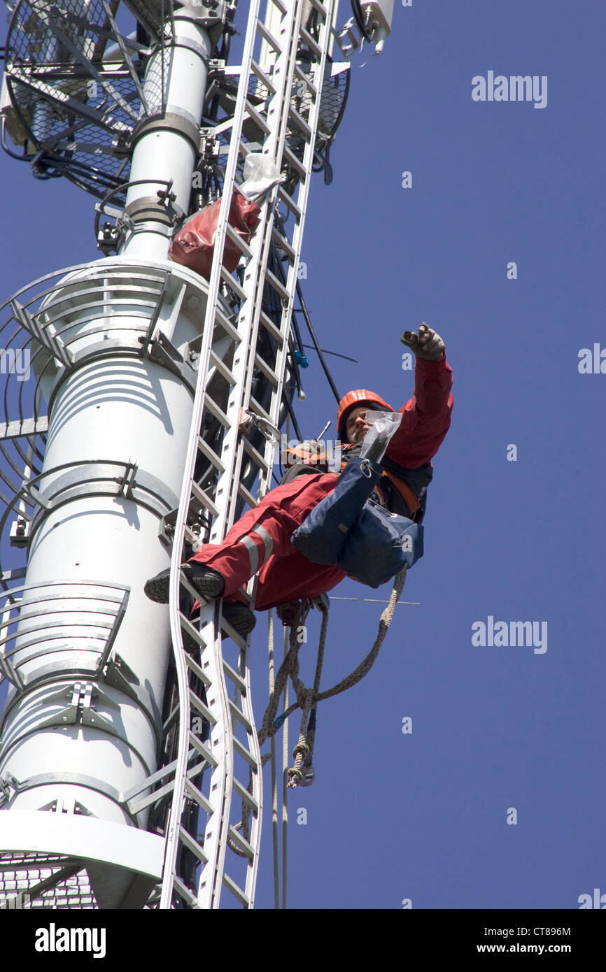 Mobile tower installation hi-res stock photography and images - Alamy