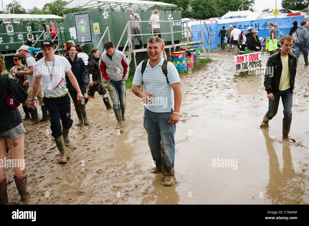 Glastonbury festival mud laughing hi-res stock photography and images ...