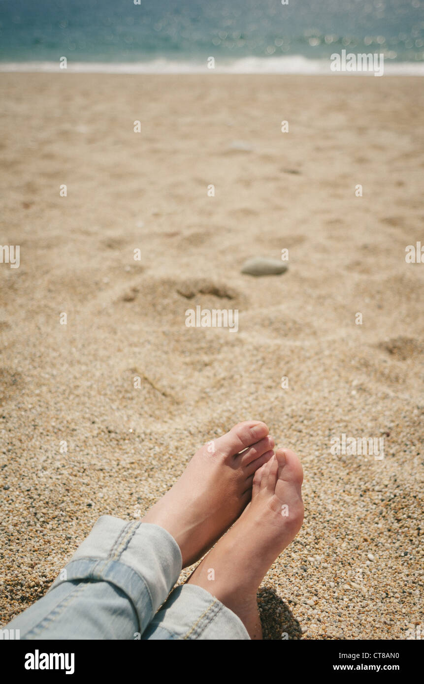 Female toes beach hi-res stock photography and images - Alamy