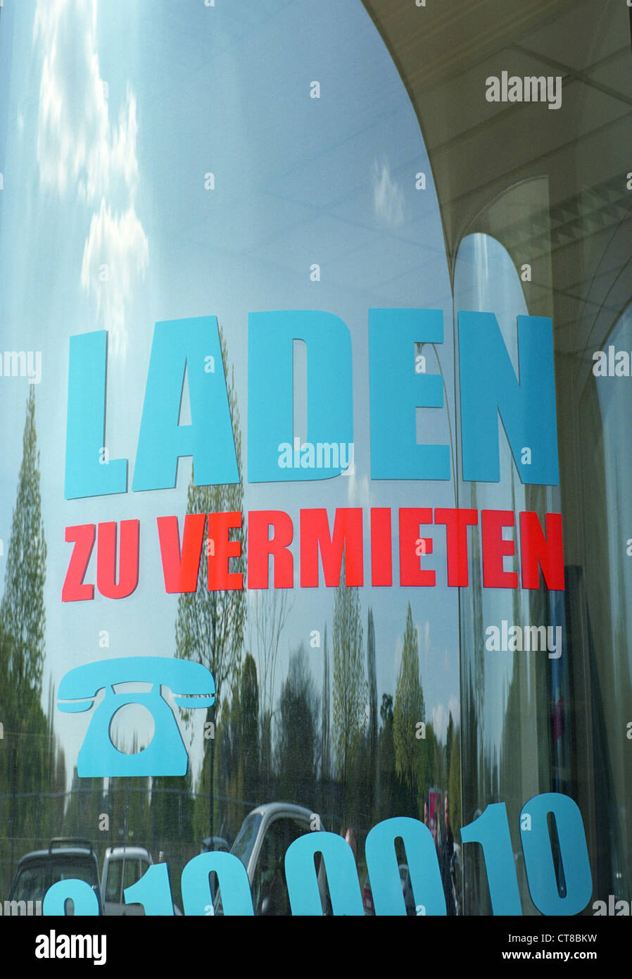 Store for rent sign hi-res stock photography and images - Alamy