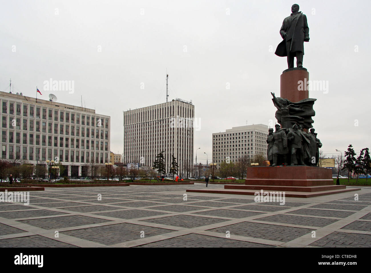 Moscow, Lenin monument on the square Dobrynin Stock Photo - Alamy