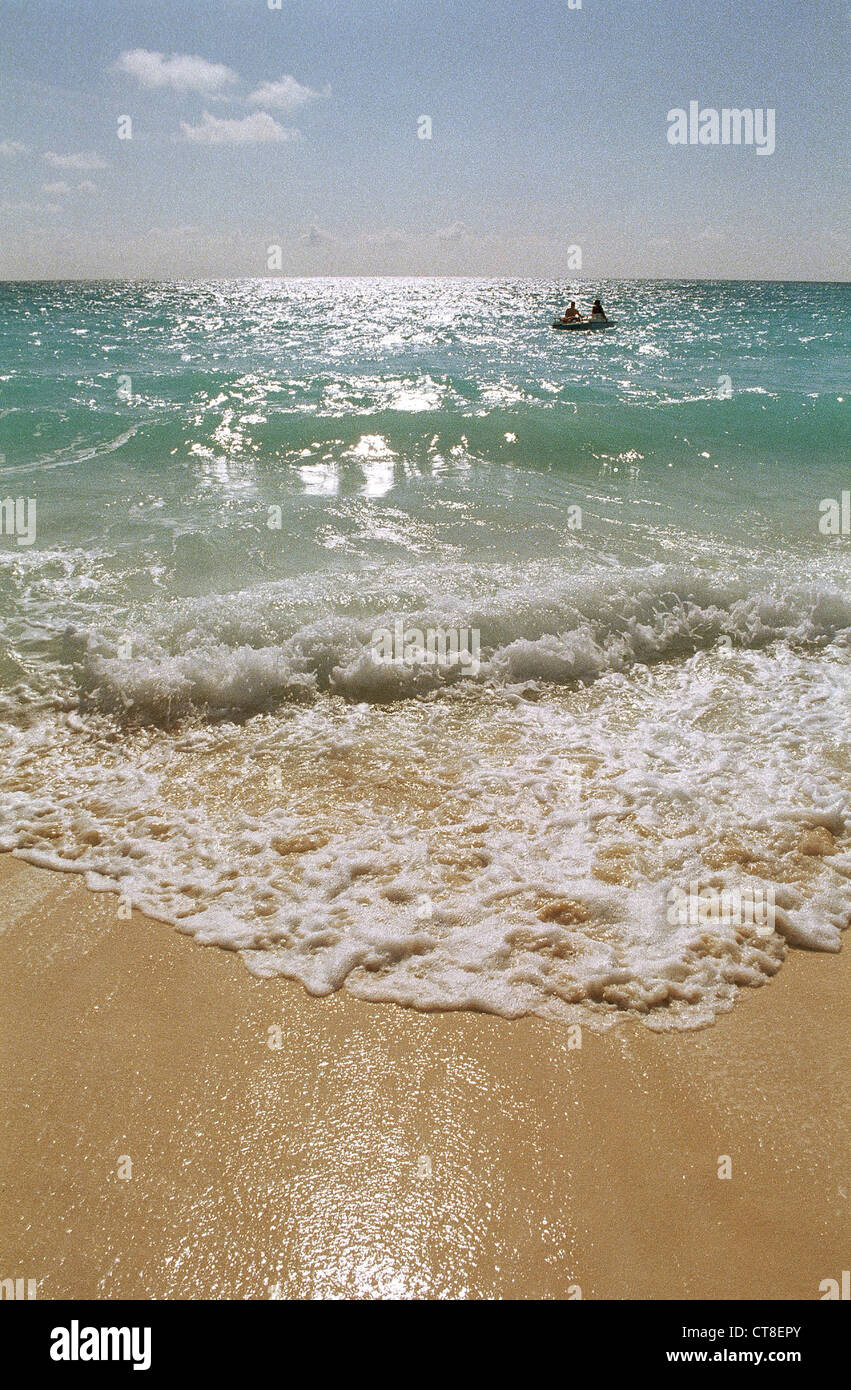 Pipe with beating on the beach sea wave tuerkisblauen Stock Photo - Alamy