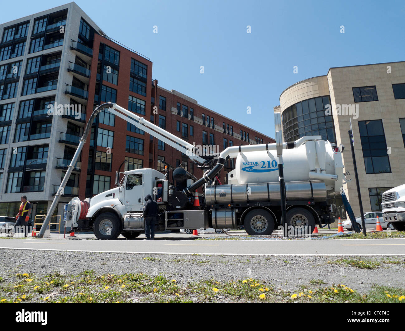Vactor 2100 sewer vacuum cleaner Montreal, Quebec, Canada Stock Photo ...