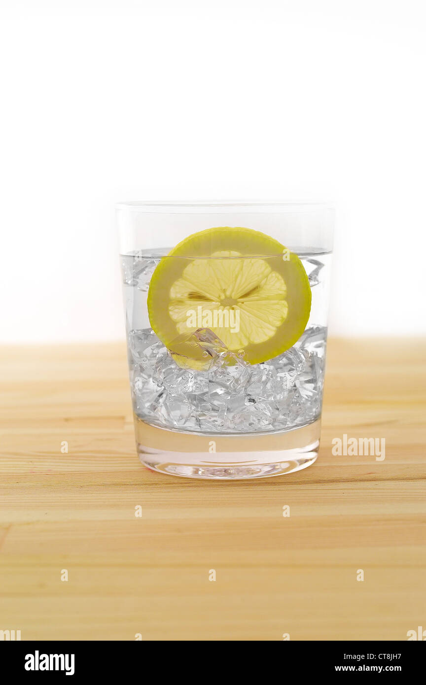 fresh lemonade drink with lemon slice closeup Stock Photo - Alamy