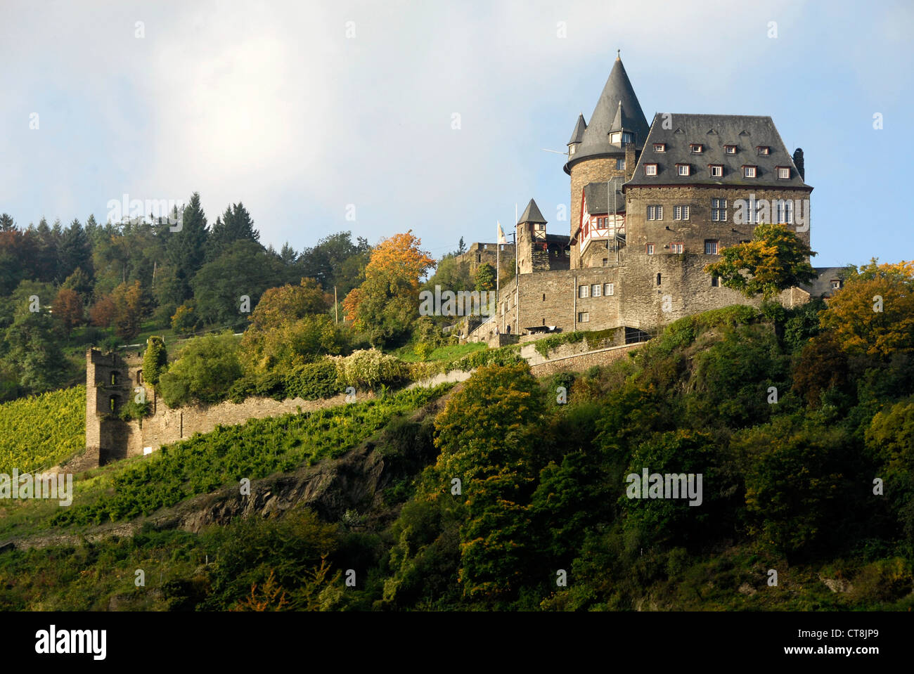 Stahleck Castle above the town of Bacharach in the Rhine River Gorge ...