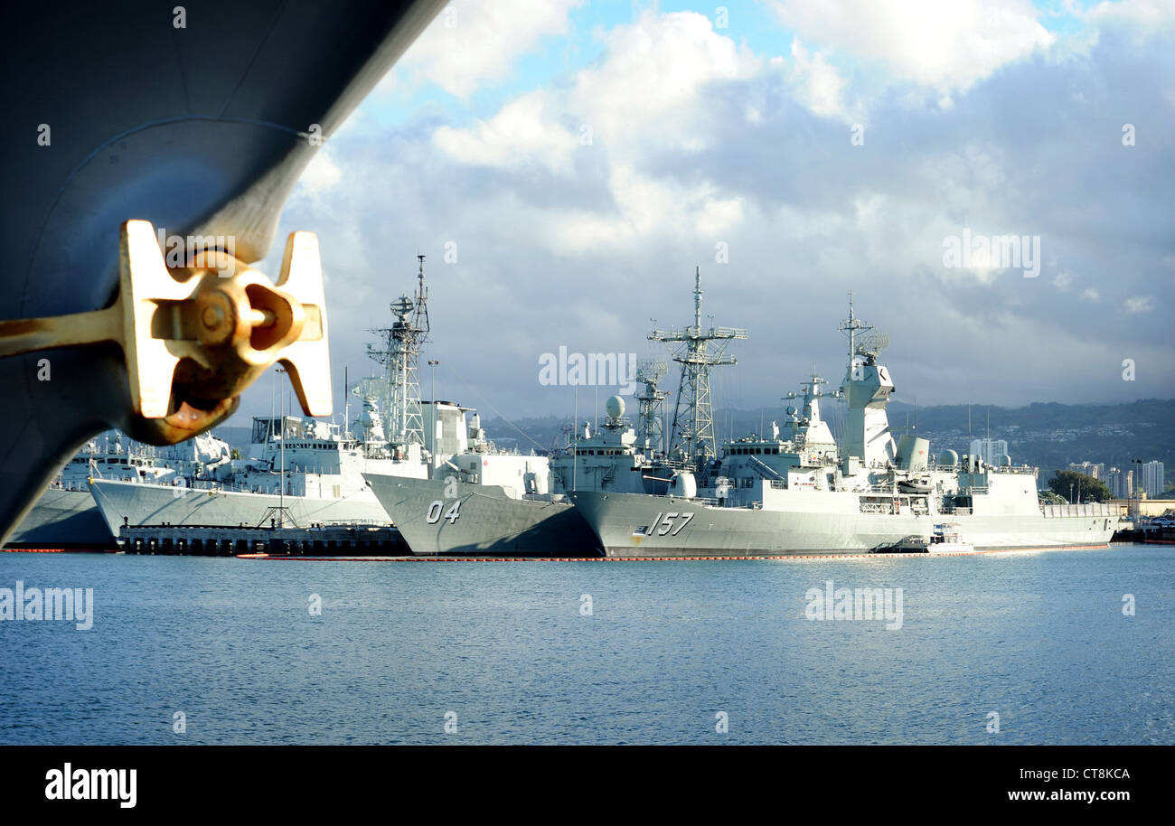 The Royal Australian Nnavy Adelaide-class guided-missile frigate HMAS ...