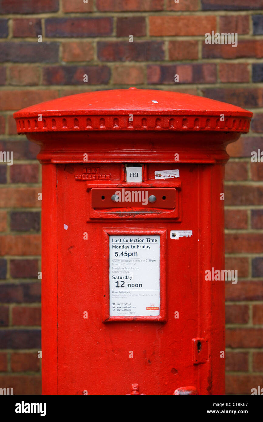 A Royal Mail Post Box Stock Photo - Alamy