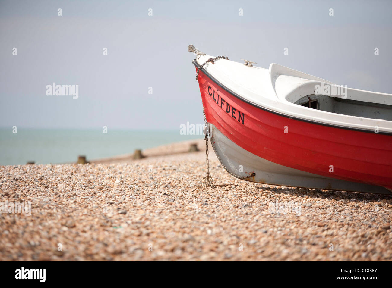Fishing boat on littlehampton beach Stock Photo - Alamy