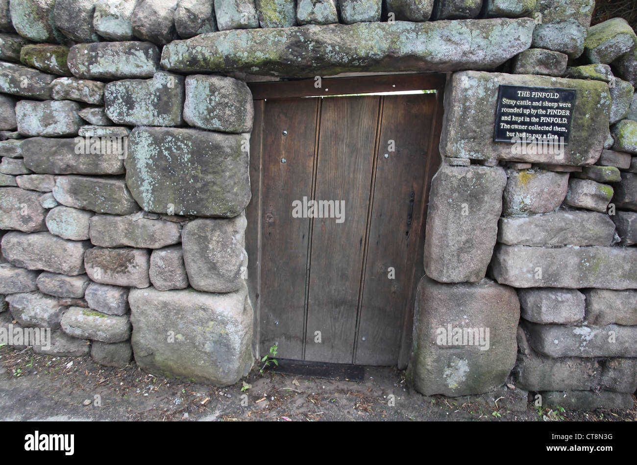 Birchover village hi-res stock photography and images - Alamy