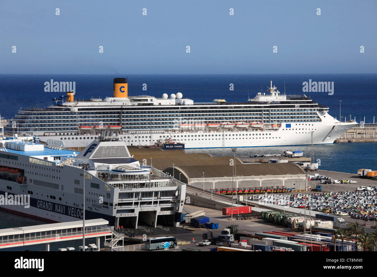 Spain, Catalonia, Barcelona, harbour, cruise ships Stock Photo - Alamy