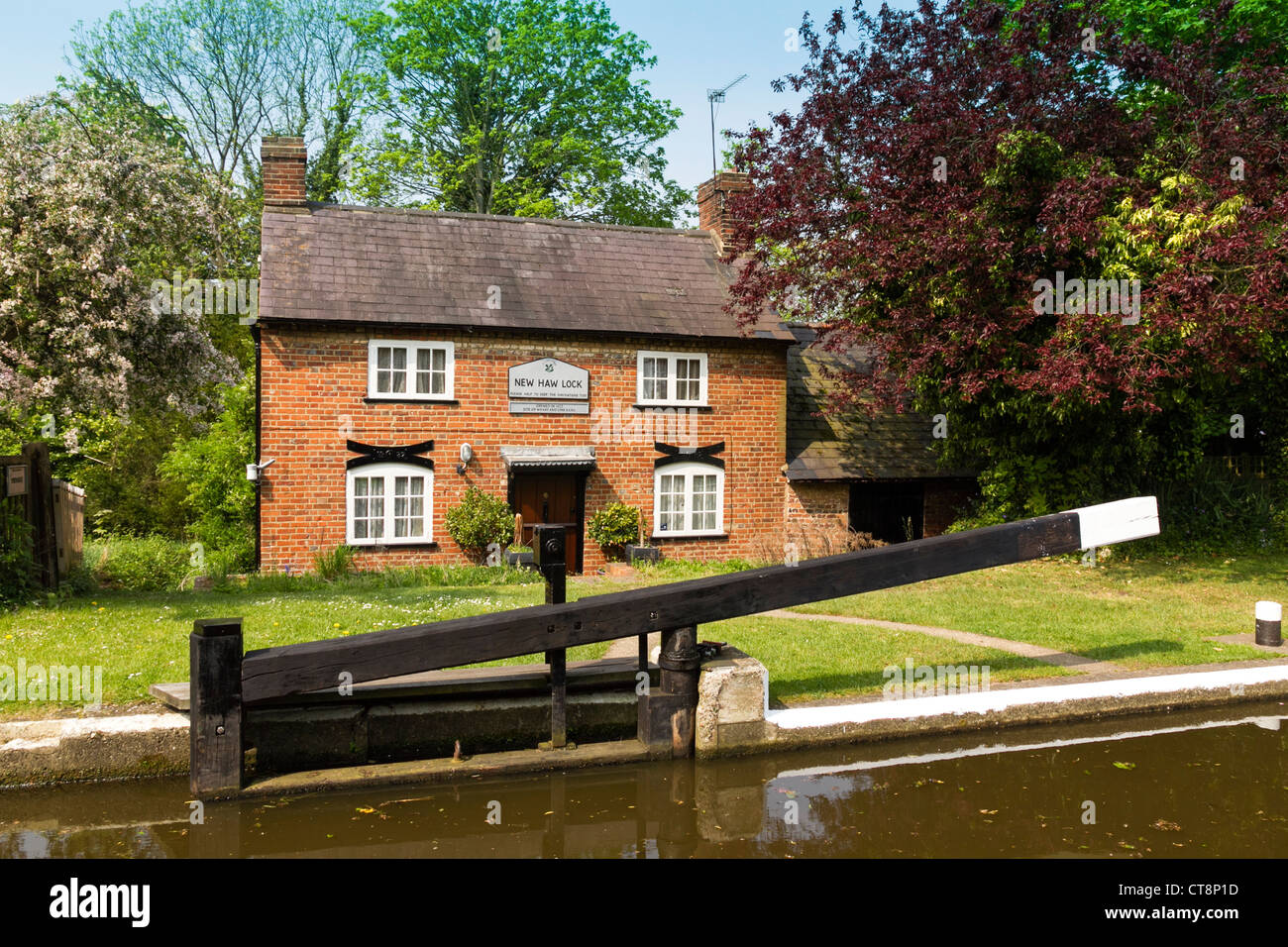 New haw surrey hi-res stock photography and images - Alamy