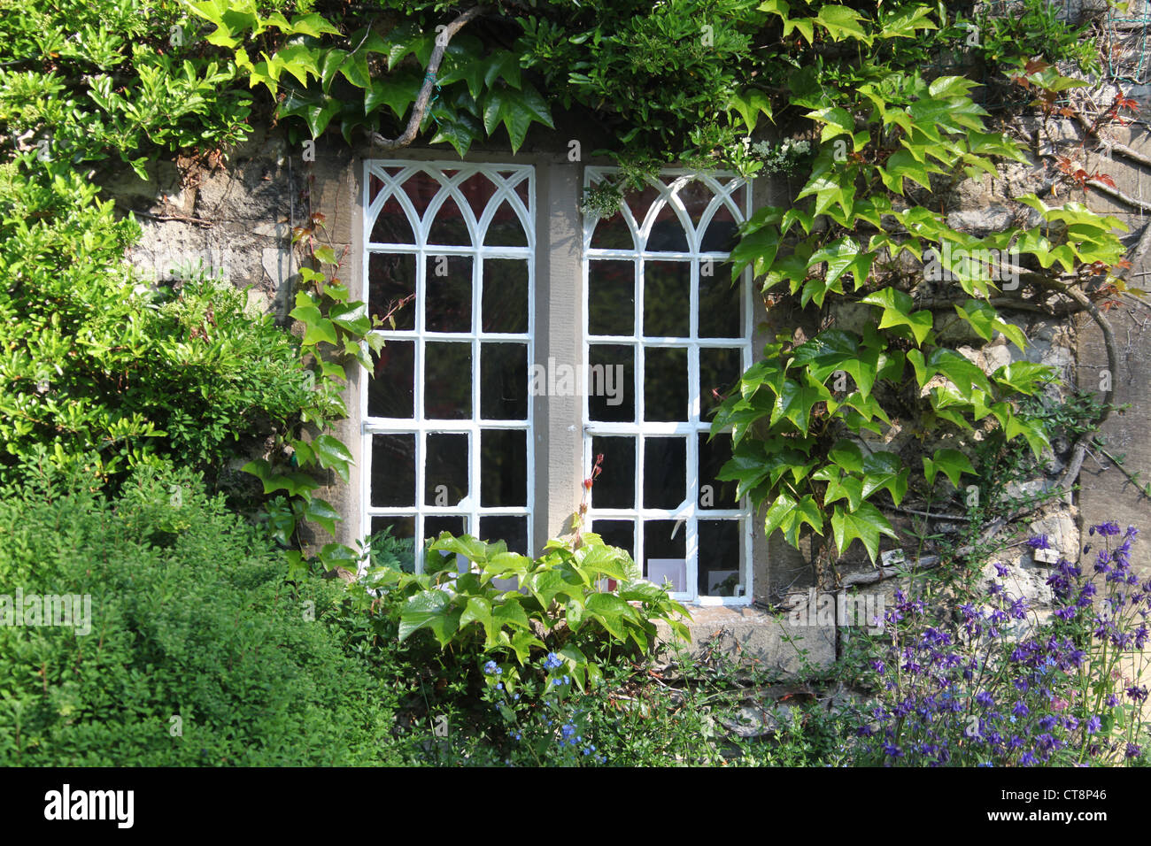 Old Stone Mullion Cottage Windows at Alport in the Peak District ...