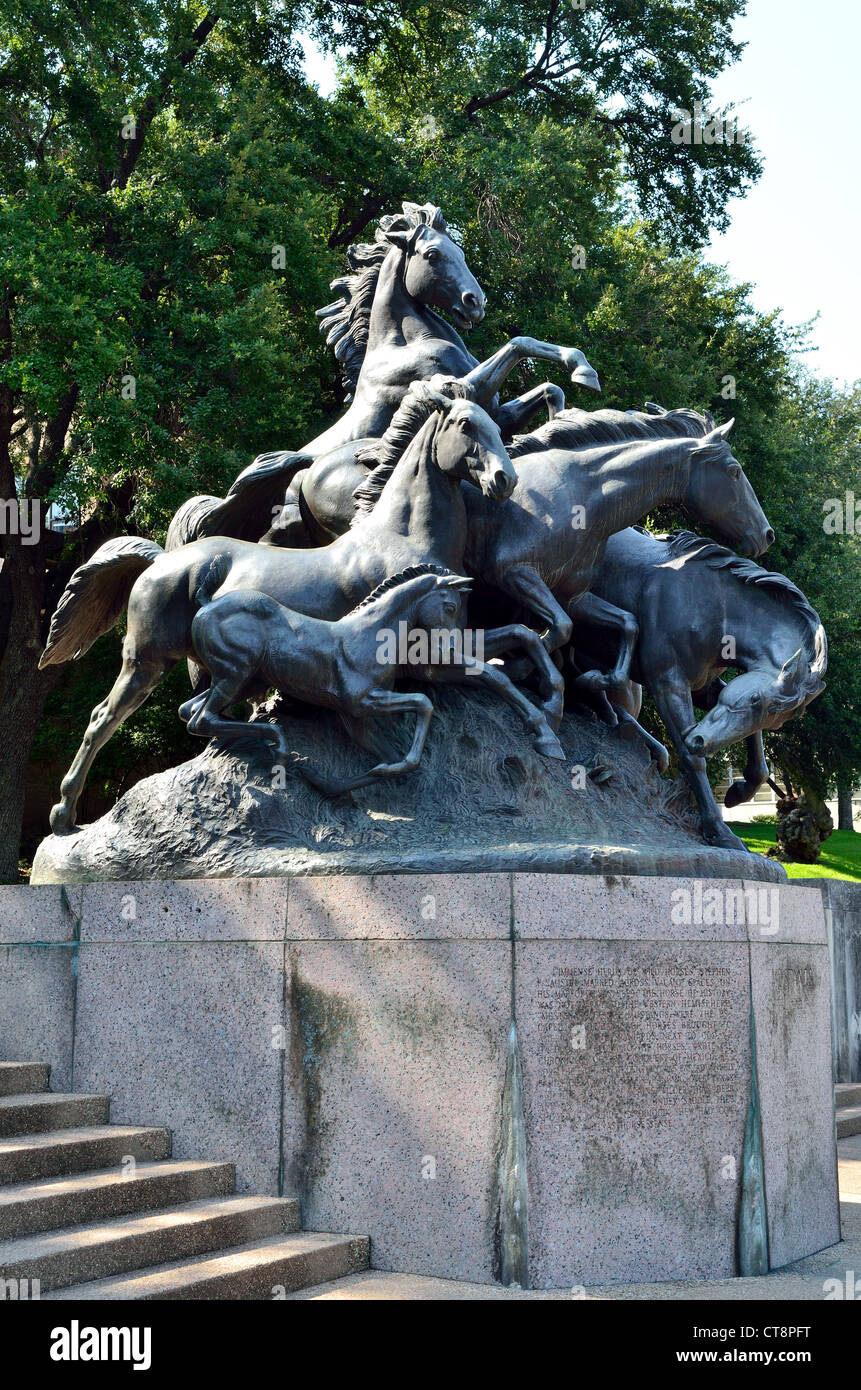 Bronze statue of the Mustangs at UNiversity of Texas at Austin Stock ...