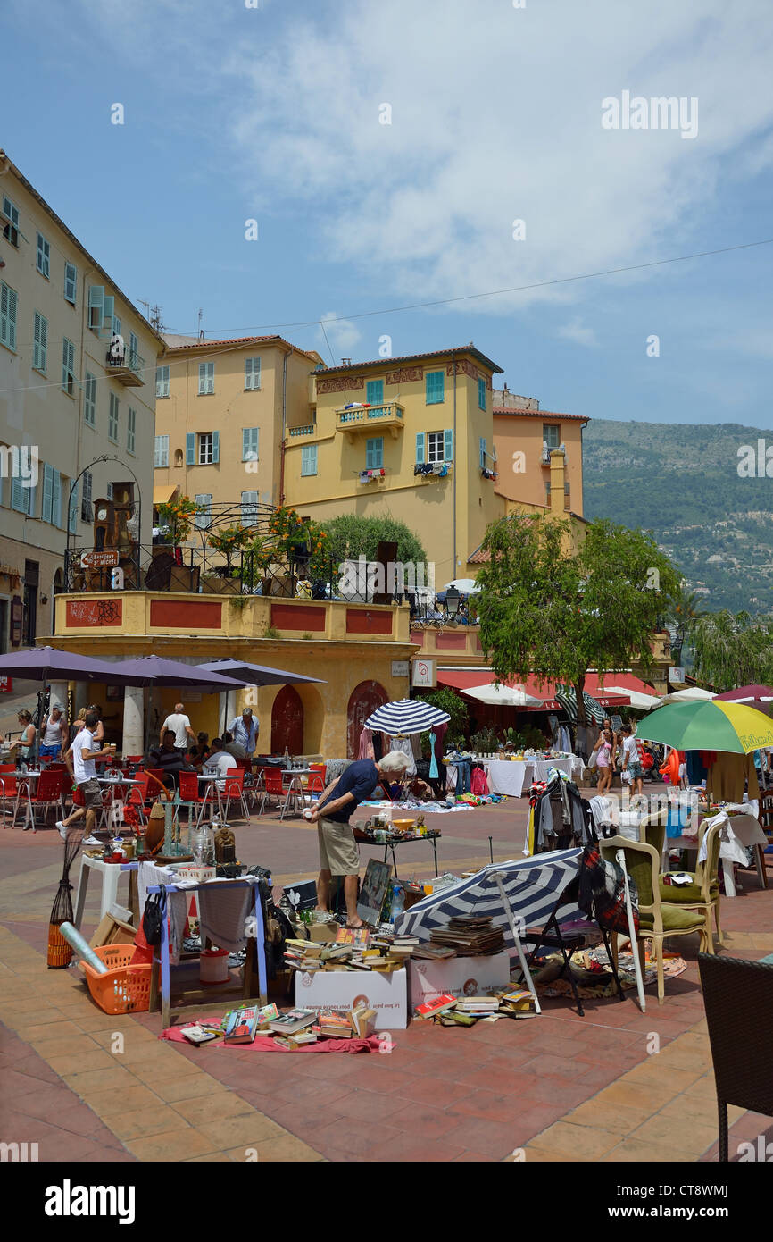 Antique street market in Vieux Ville (Old Town), Menton, Côte d'Azur ...