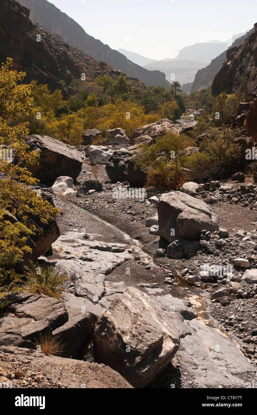 Omani cliffs hi-res stock photography and images - Alamy