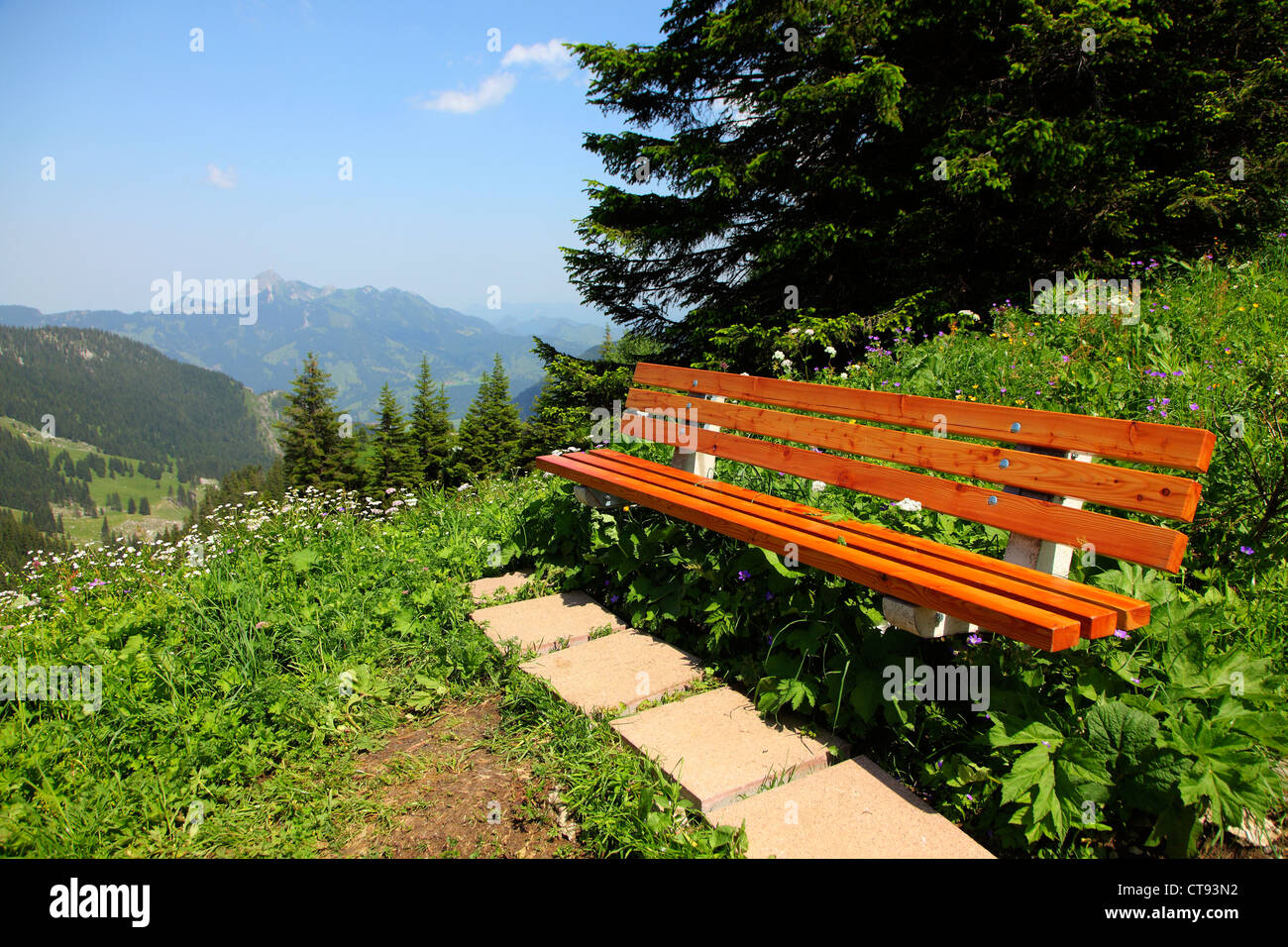 Mountain hiking path in the Mangfall mountains, Bavarian alps Stock ...