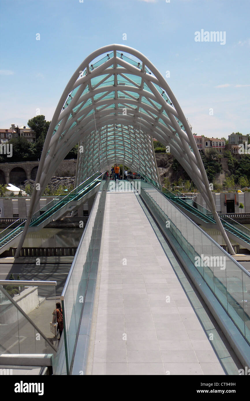 Georgia, Tbilisi, bridge over Mtkvari river Stock Photo - Alamy