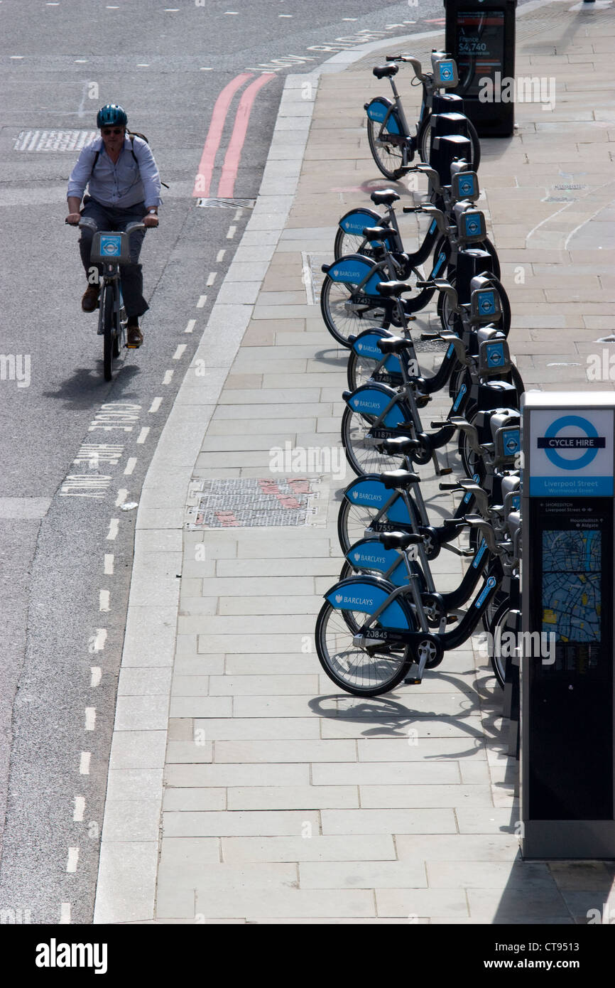 Row of boris bikes or cycle hire scheme hi-res stock photography and ...