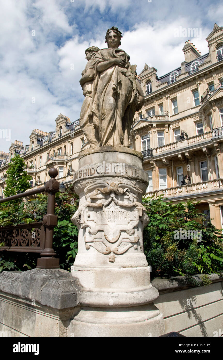 Statue, Cambridge Gate with mansion block flats behind, Regent's Park ...