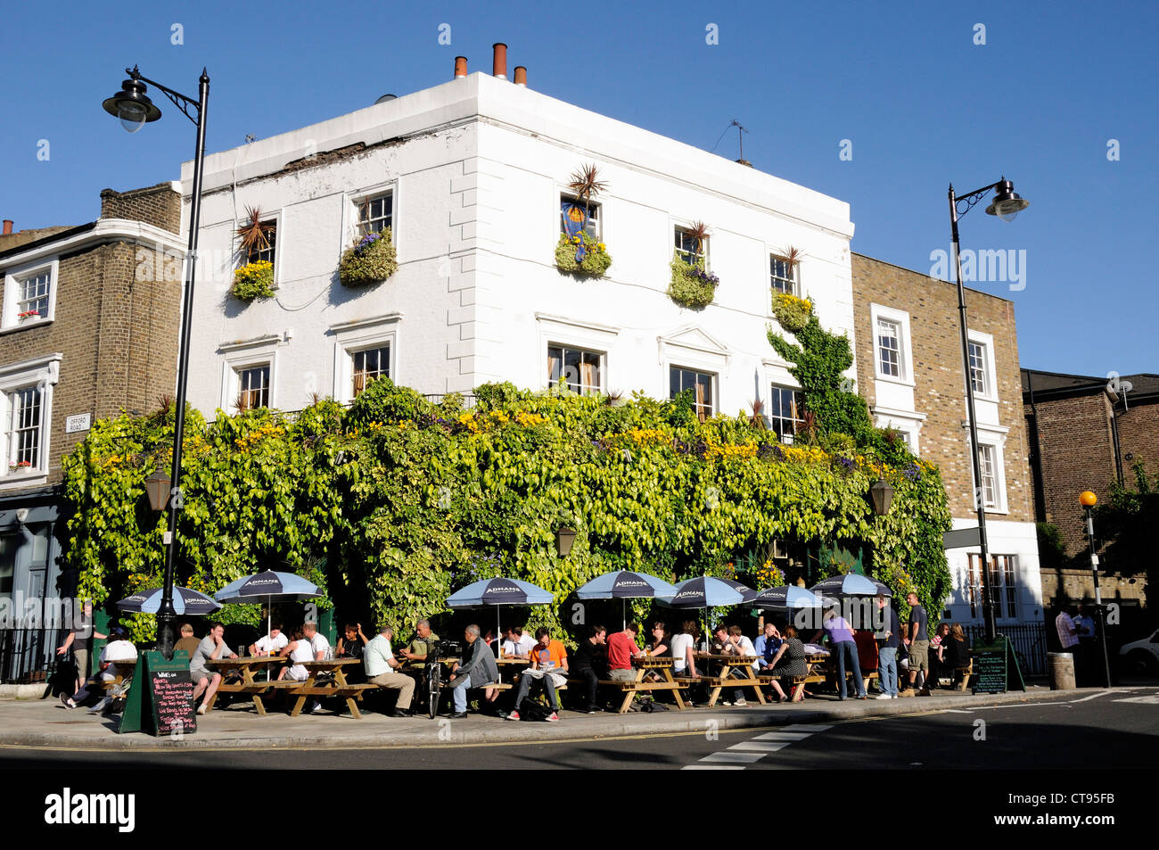 People sitting outside the Hemingford Arms Public House in the sun ...