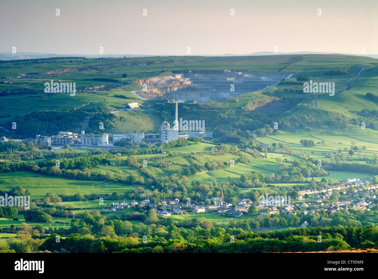 Derbyshire england summer quarry hi-res stock photography and images ...