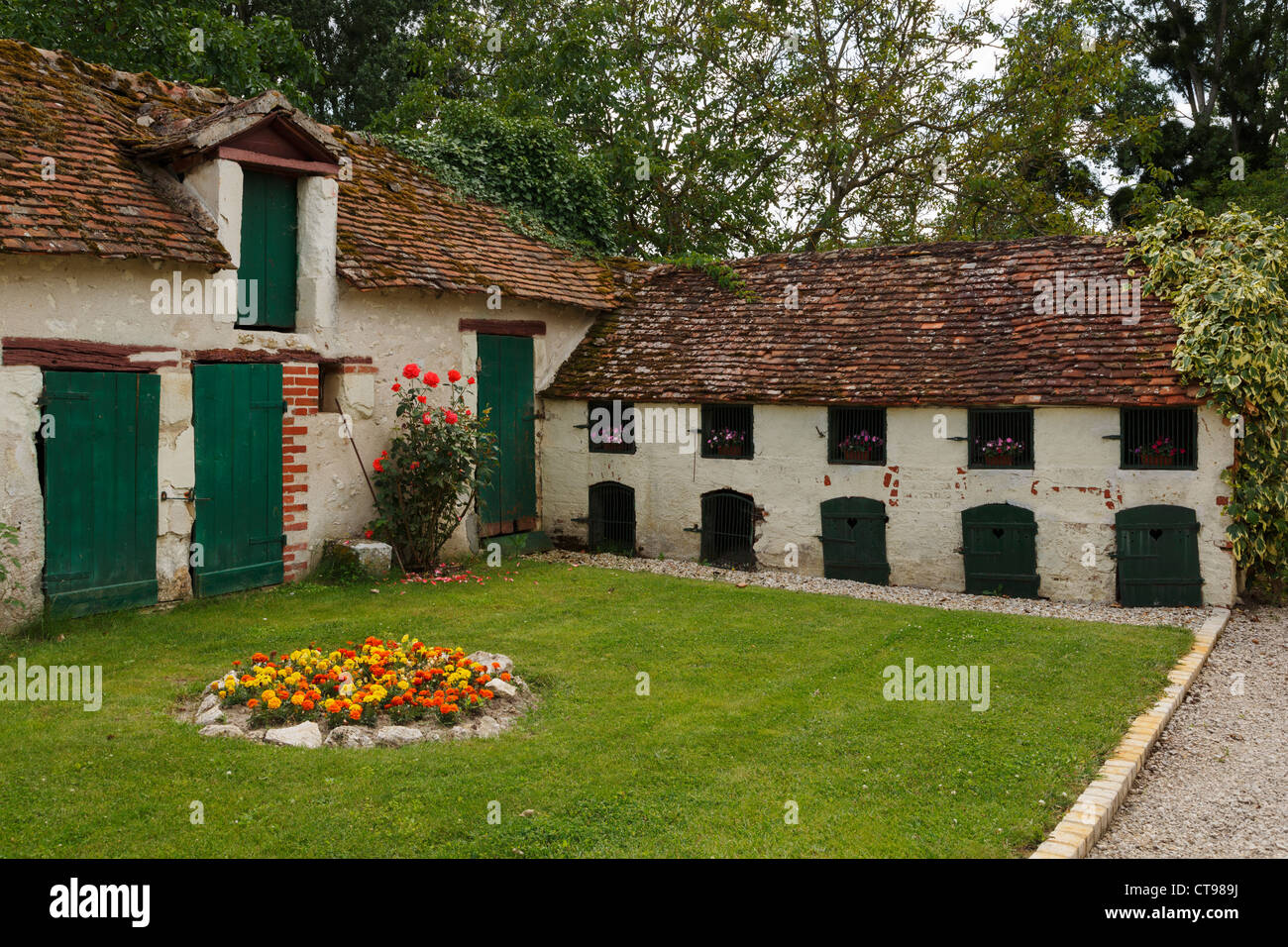 Old outbuildings hi-res stock photography and images - Alamy